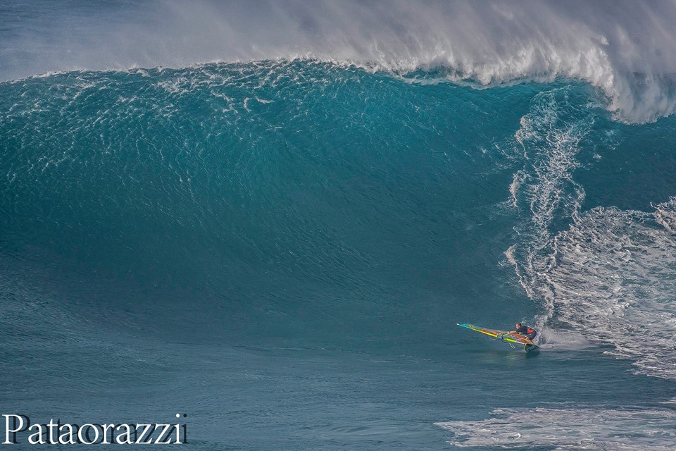 PHOTOS: First Peahi "Jaws" Swell of the Season | Maui Now | Hawaii News