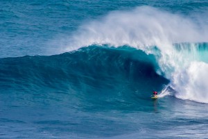 PHOTOS: First Peahi "Jaws" Swell of the Season | Maui Now | Hawaii News