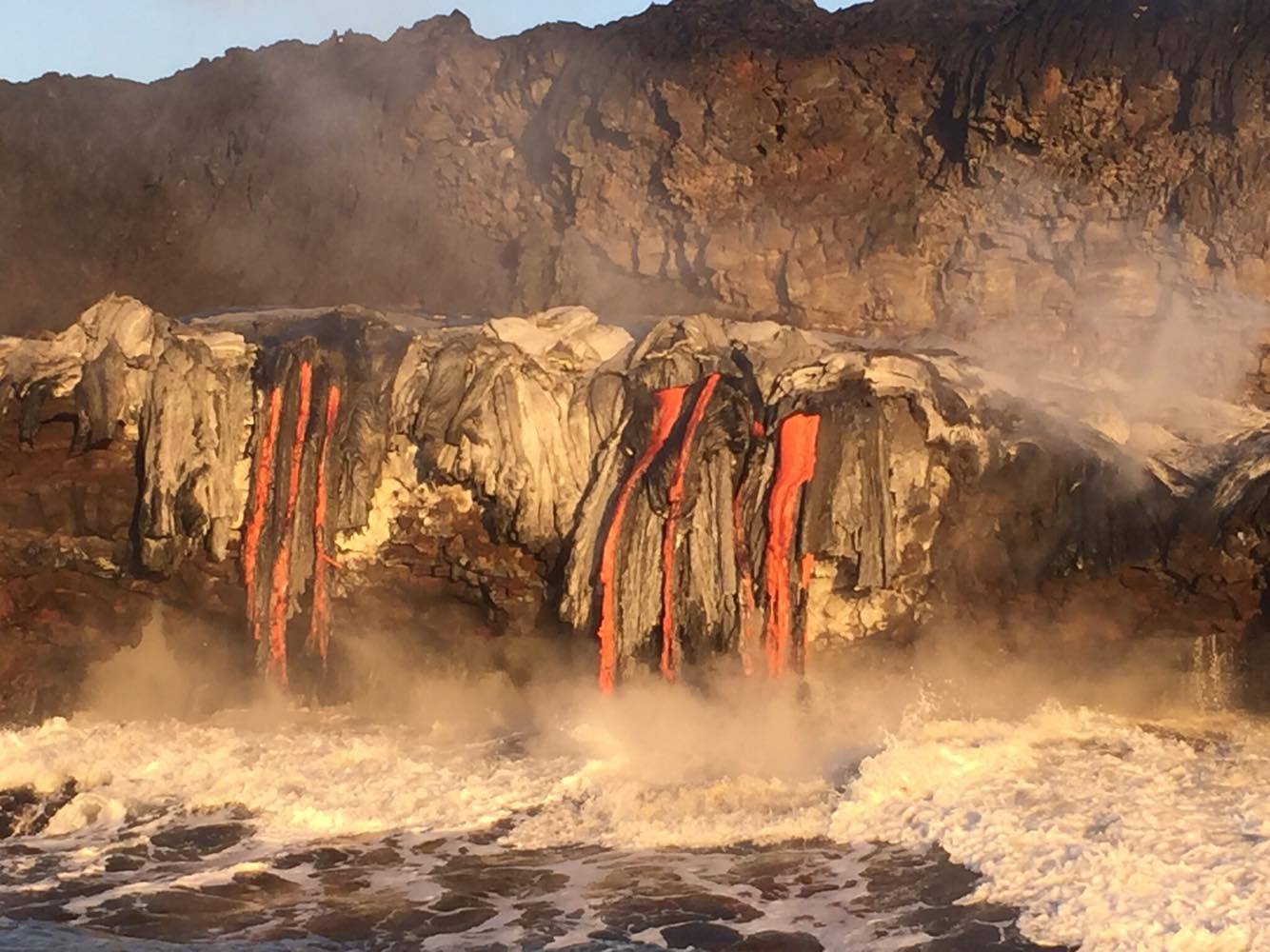 Kīlauea Lava Flow Continues Dramatic Ocean Entry | Maui Now | Hawaii News