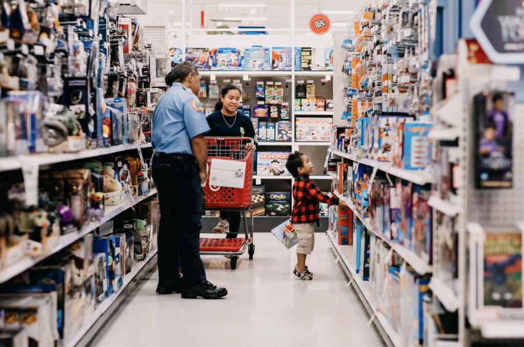 Holiday joy shared at “Heroes and Helpers” event in Hilo : Maui Now