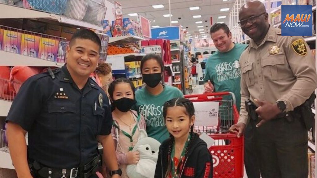 Holiday joy shared at “Heroes and Helpers” event in Hilo : Maui Now