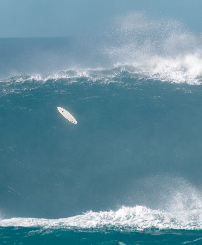 Peʻahi “Jaws” photos: large swell brings XL surf to Maui’s north shore ...