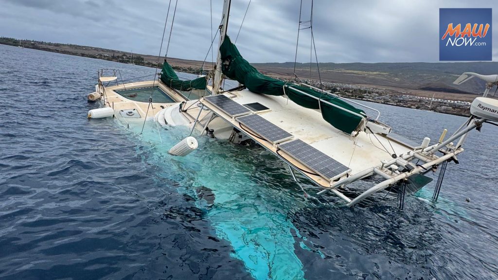 42 foot catamaran begins taking on water at Māla Wharf in Lahaina ...